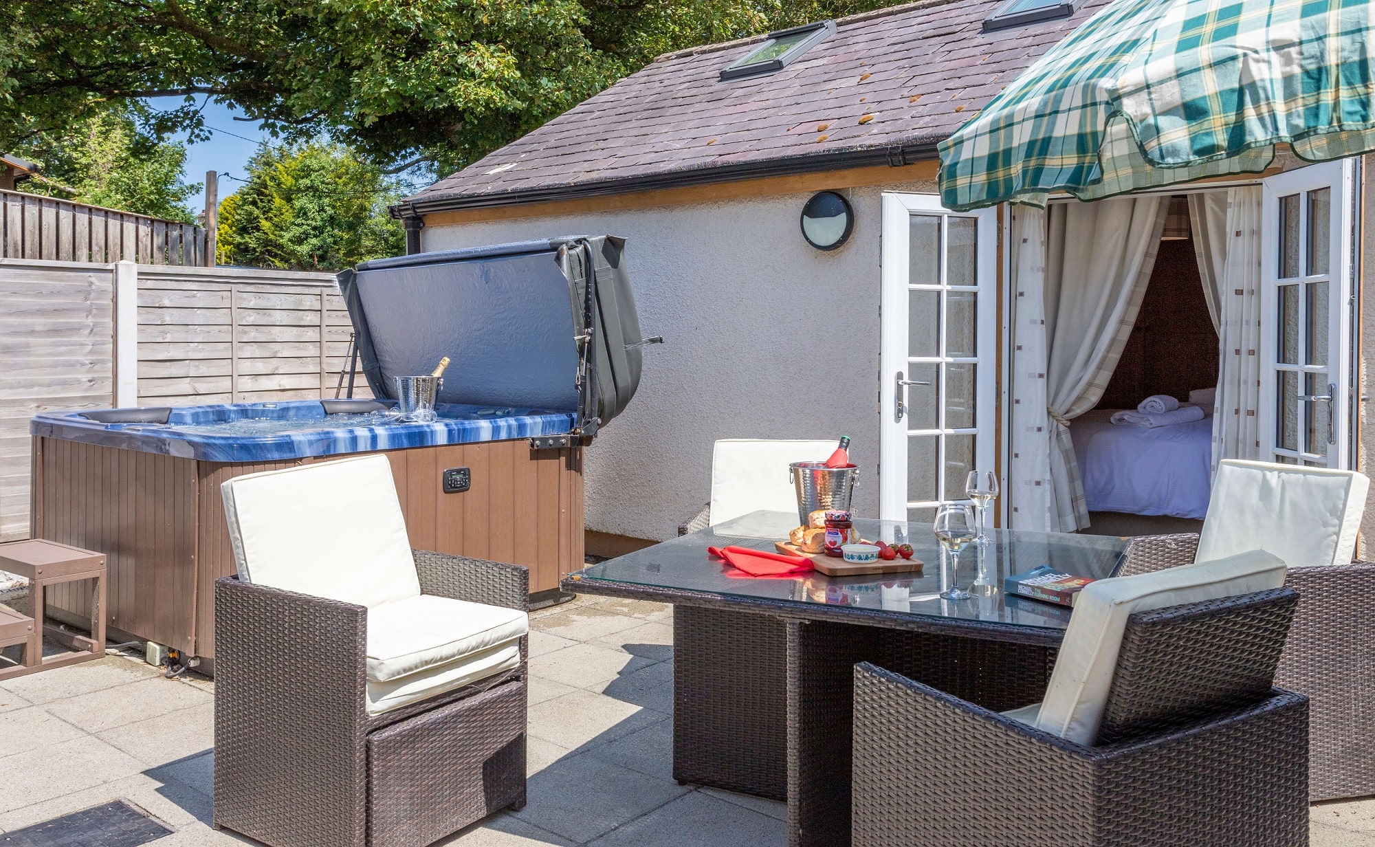 Holiday Cottage - Brynteg Glamping